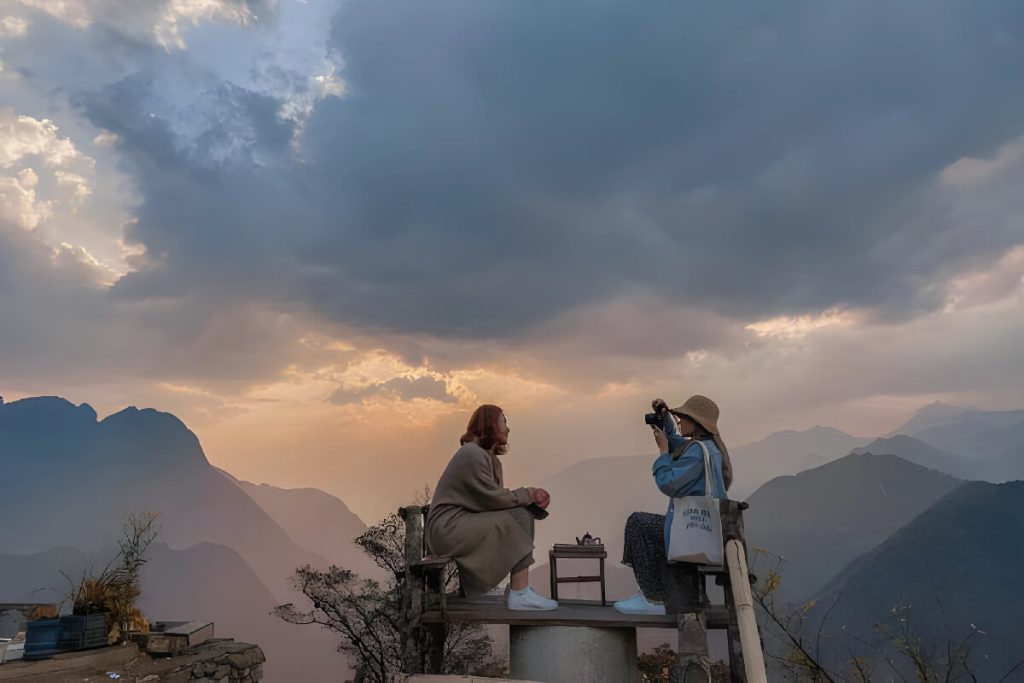 Ham Rong Mountain - The Famous Dragon-Head-Shaped Mountain of Sapa ...